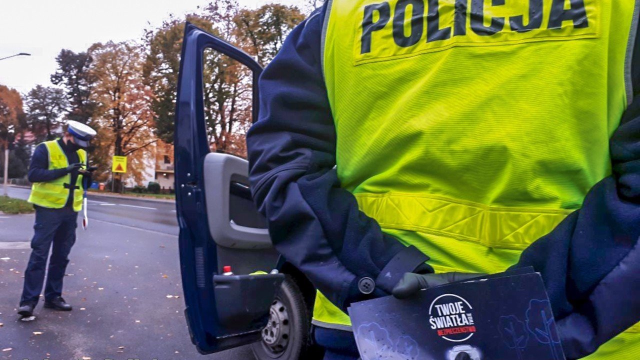 Uwaga kierowcy! Policyjne kontrole oświetlenia, zadbajcie o dobrą ... Uwaga kierowcy! Policyjne kontrole oświetlenia, zadbajcie o dobrą ...